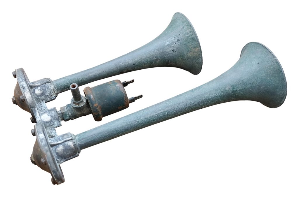 13 Car Horns So Loud, They’ll Wake the Entire Neighborhood! - Motor Mox
