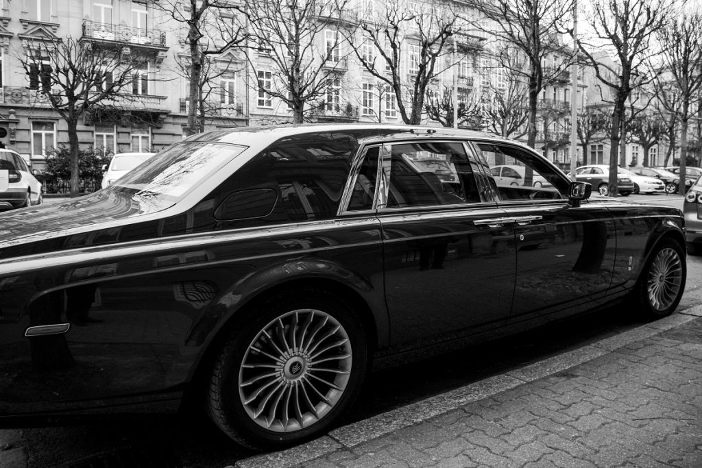12 Insanely Long Cars That Are Almost Impossible To Drive - Motor Mox