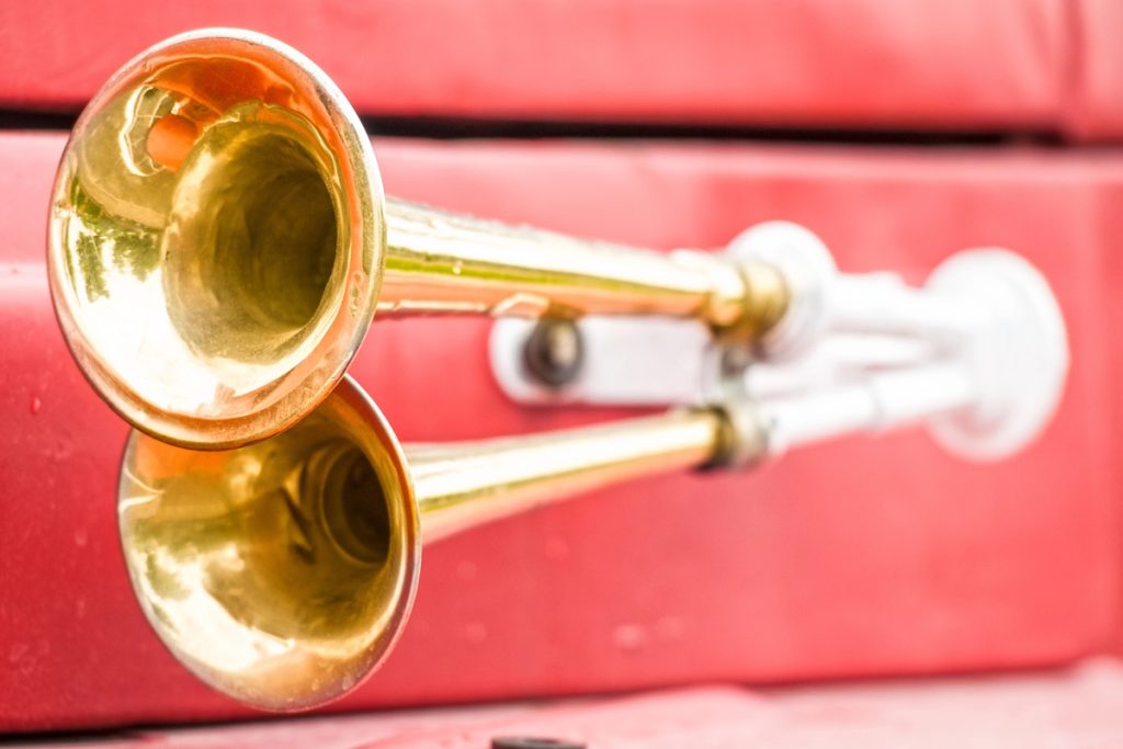 13 Car Horns So Loud, They’ll Wake the Entire Neighborhood! - Motor Mox