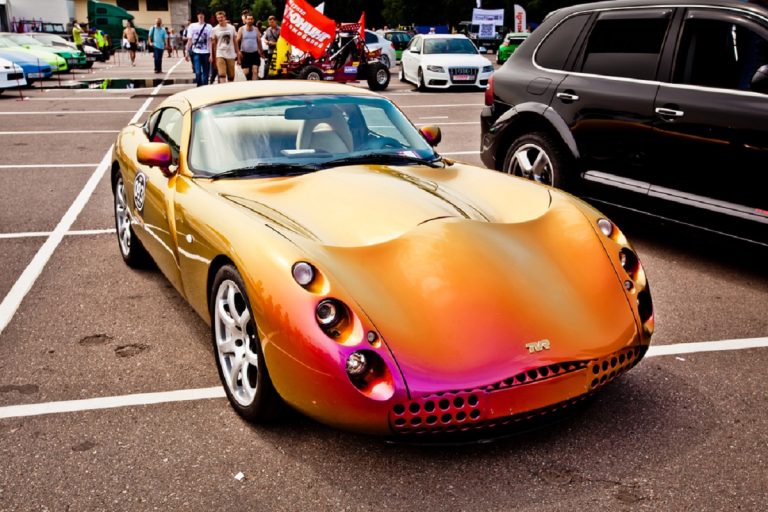 15 Legendary Vehicles That Got Their Power From A British V8 - Motor Mox