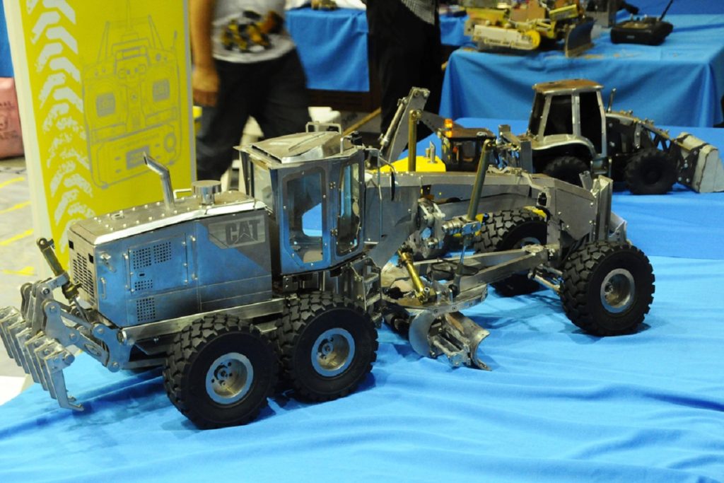 12 Insanely Fast Remote Control Cars That’ll Leave You In Shock - Motor Mox