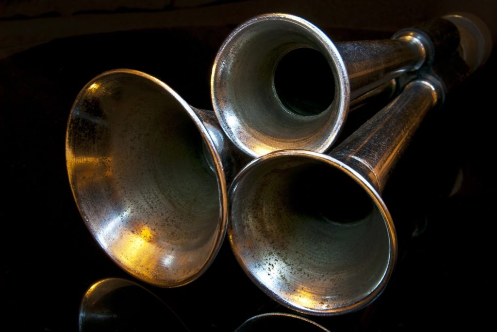 13 Car Horns So Loud, They’ll Wake the Entire Neighborhood! - Motor Mox