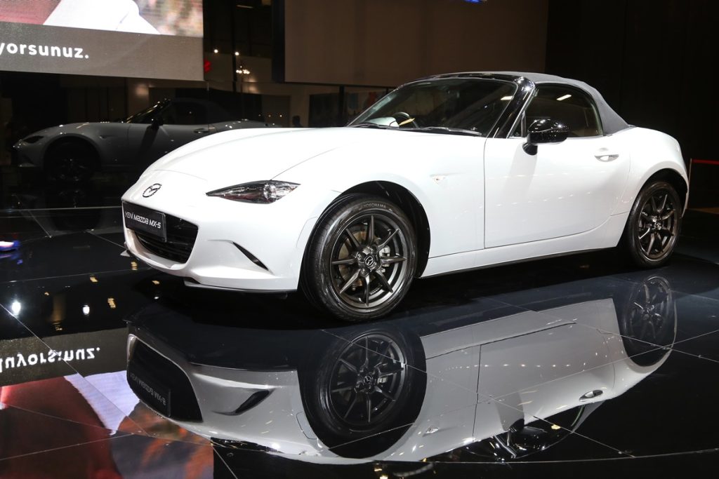 15 Legendary Two-Seaters That Defined Automotive History - Motor Mox