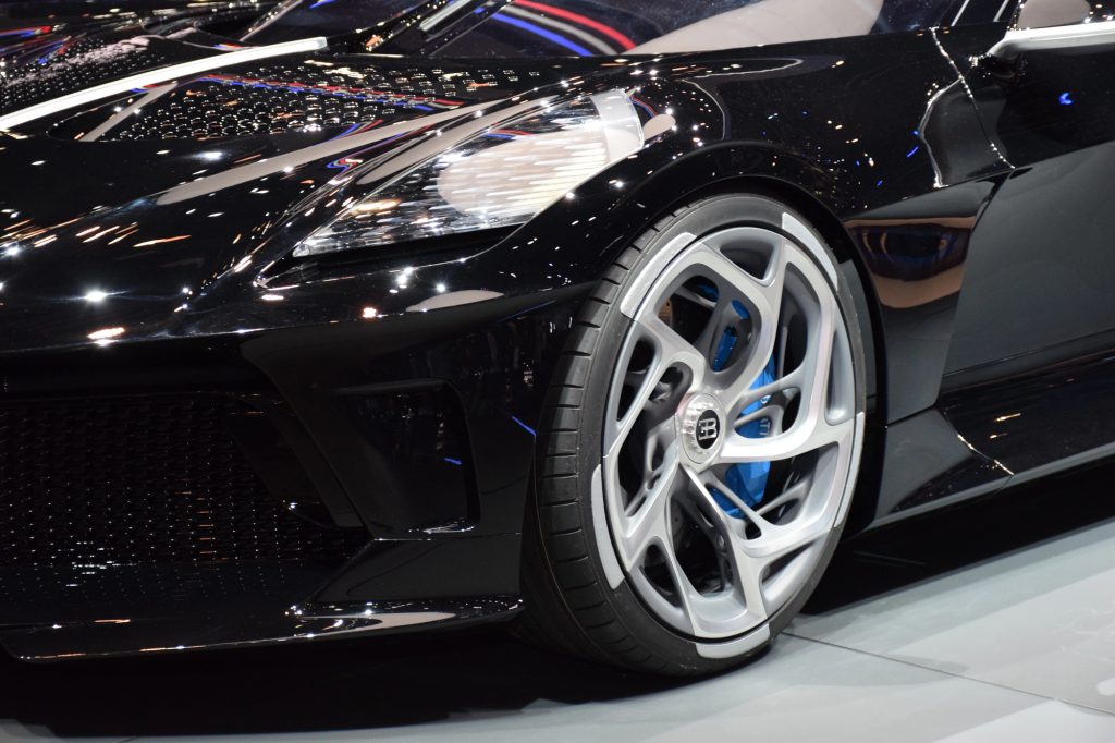 10 Shocking Reasons The Bugatti Bolide’s Tires Barely Survive 37 Miles ...
