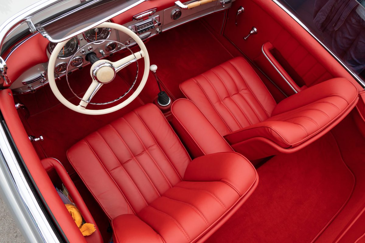 10 Vintage Car Interiors That Turned Rides Into Luxurious Homes On ...