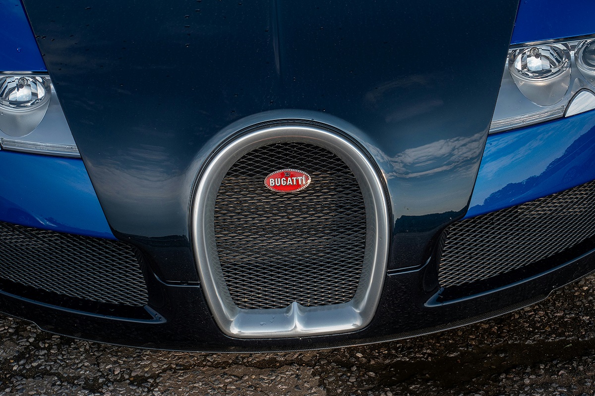 12 Photos That Reveal How The Bugatti Veyron Became A Legend - Motor Mox