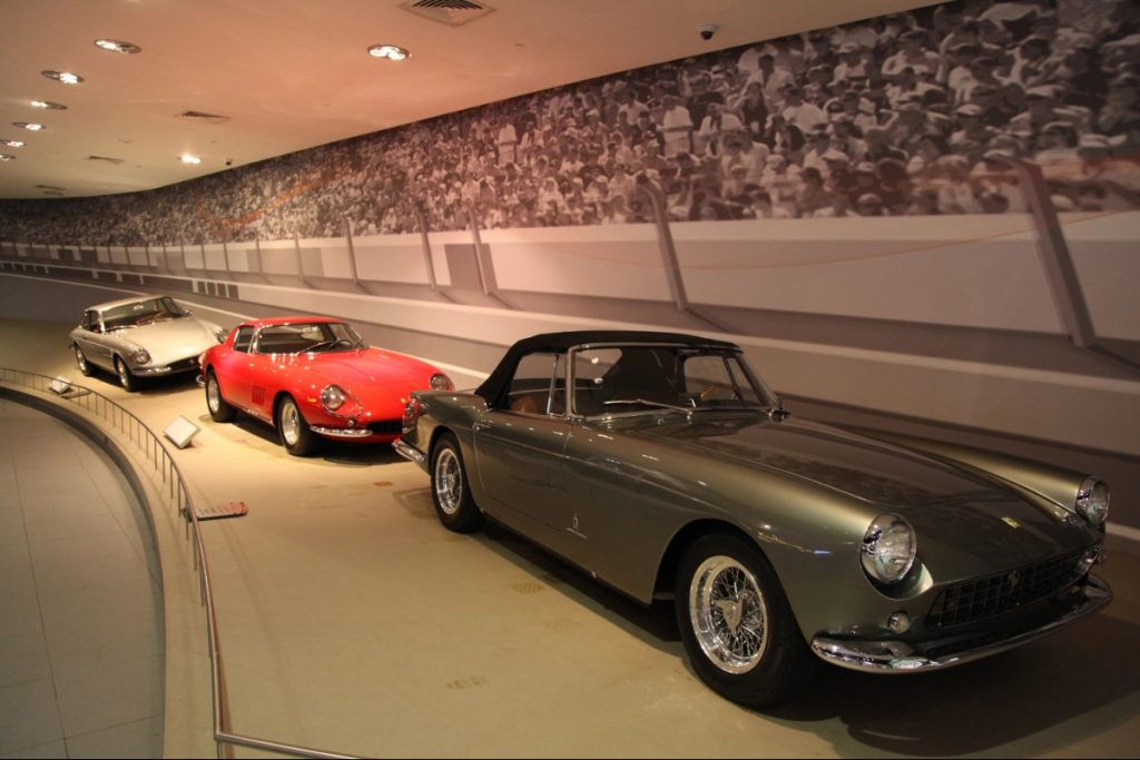 15 Luxury Car Garage Design Ideas That Feel Next Level - Motor Mox