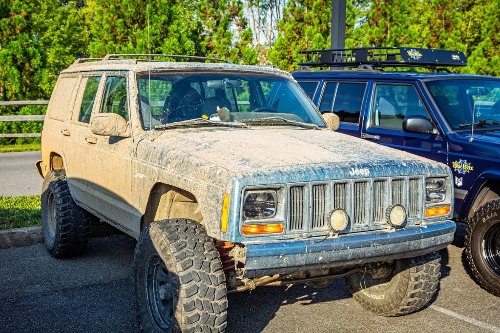 13 Vintage SUV Cars That Look Insanely Cool - Motor Mox