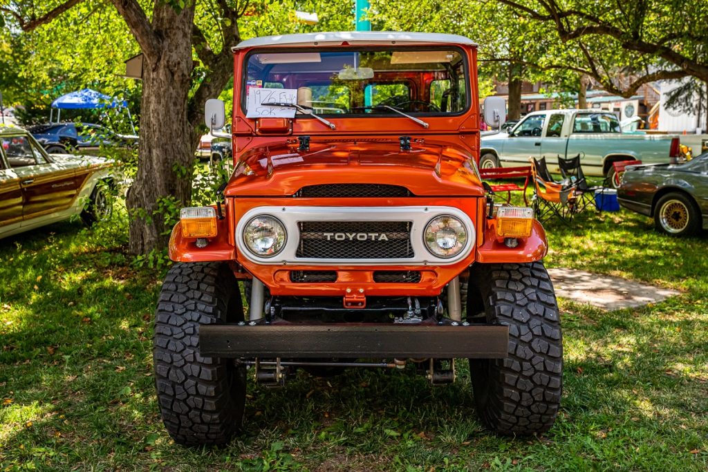 13 Vintage SUV Cars That Look Insanely Cool - Motor Mox