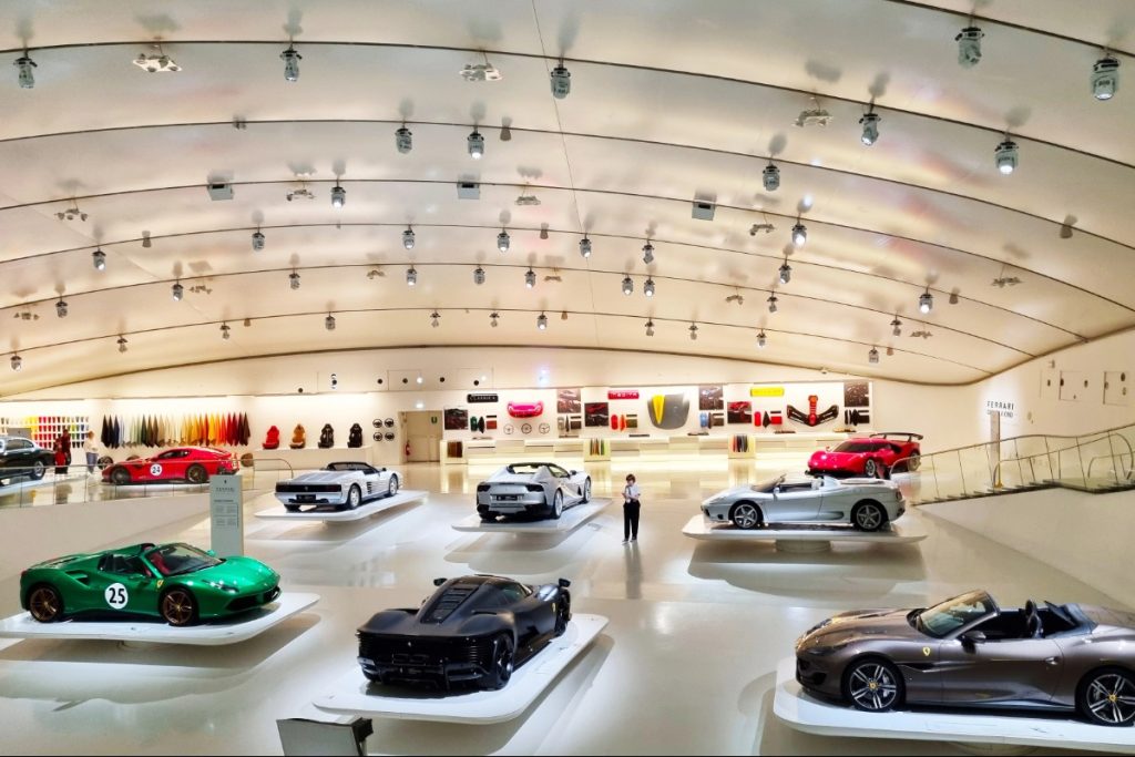 15 Luxury Car Garage Design Ideas That Feel Next Level - Motor Mox