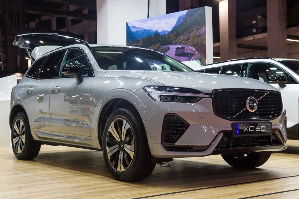 15 Best Luxury Cars For Women - Motor Mox
