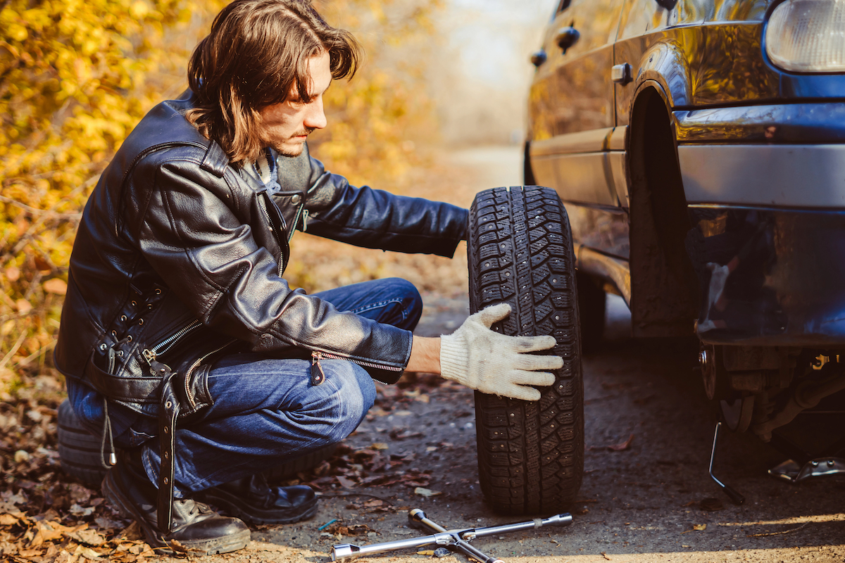 How To Change A Tire Without Stress - Motor Mox