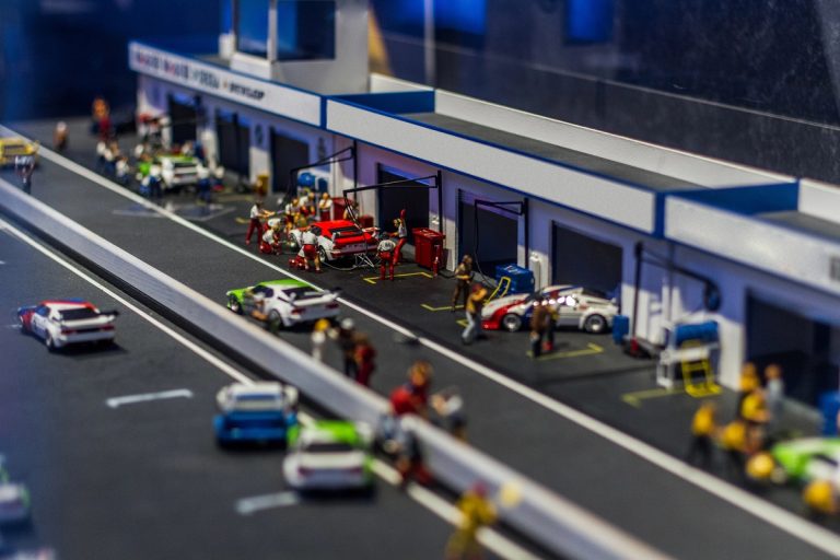 15 Ford vs Ferrari Aesthetic Moments That Belong In A Movie - Motor Mox