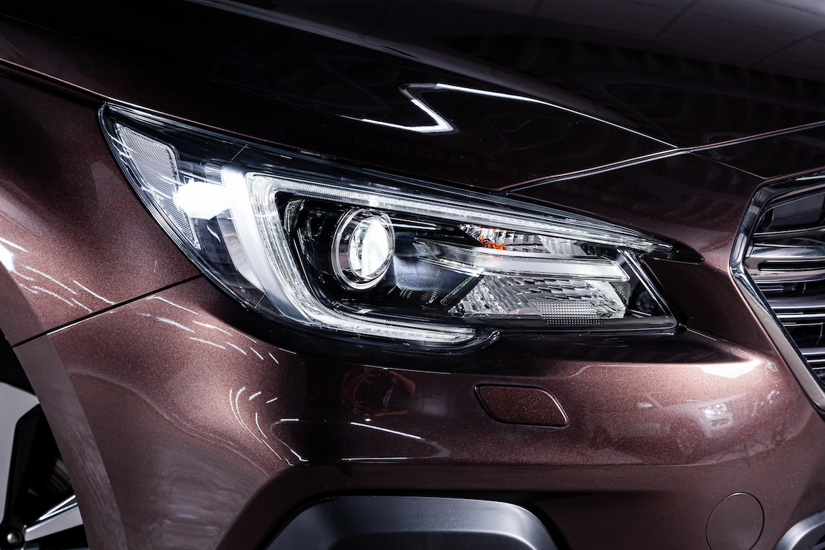 How To Clean Foggy Headlights On A Car - Motor Mox