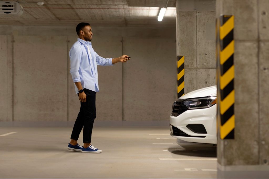 How To Reverse Park A Car, Step By Step Guide - Motor Mox